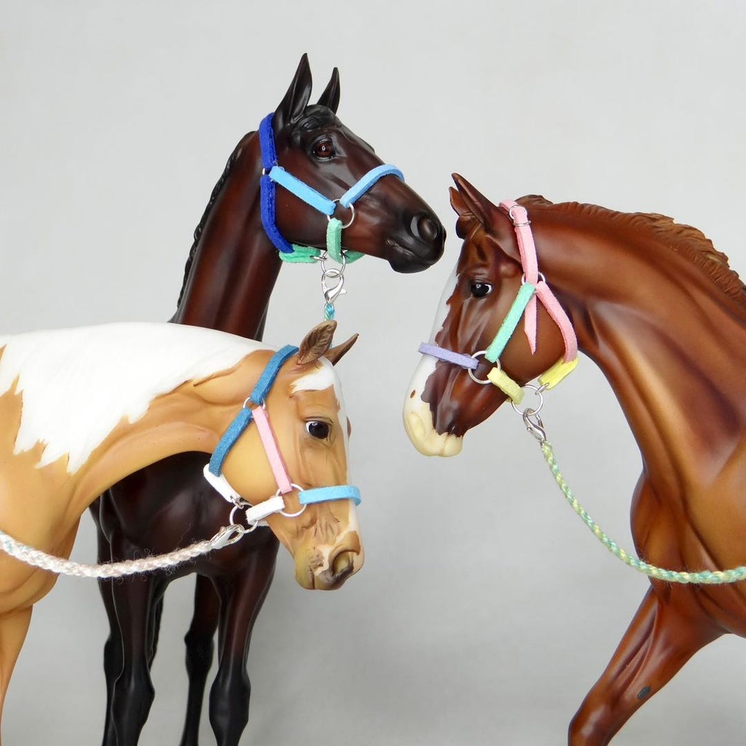 Breyer Traditional 1:9 Scale Model Horse Tack Four-colour Halter ...