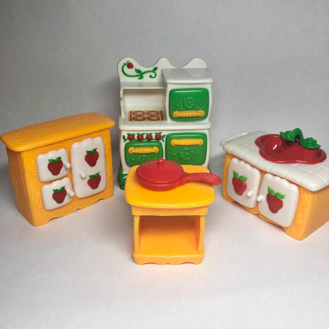 Strawberry Shortcake BERRY HAPPY HOME Kitchen Furniture 6-piece Set ...