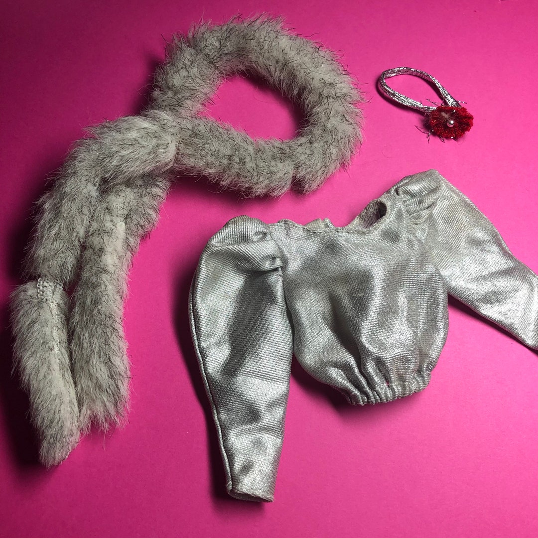 1983 Barbie Spectacular Fashion 7217 Silver Top, Grey Boa & Headband ...