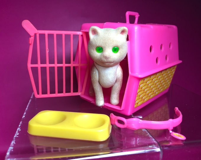 1982 Barbie Fluffy Cat Playset - Carrier, Cat, Collar and Dish - 80s ...