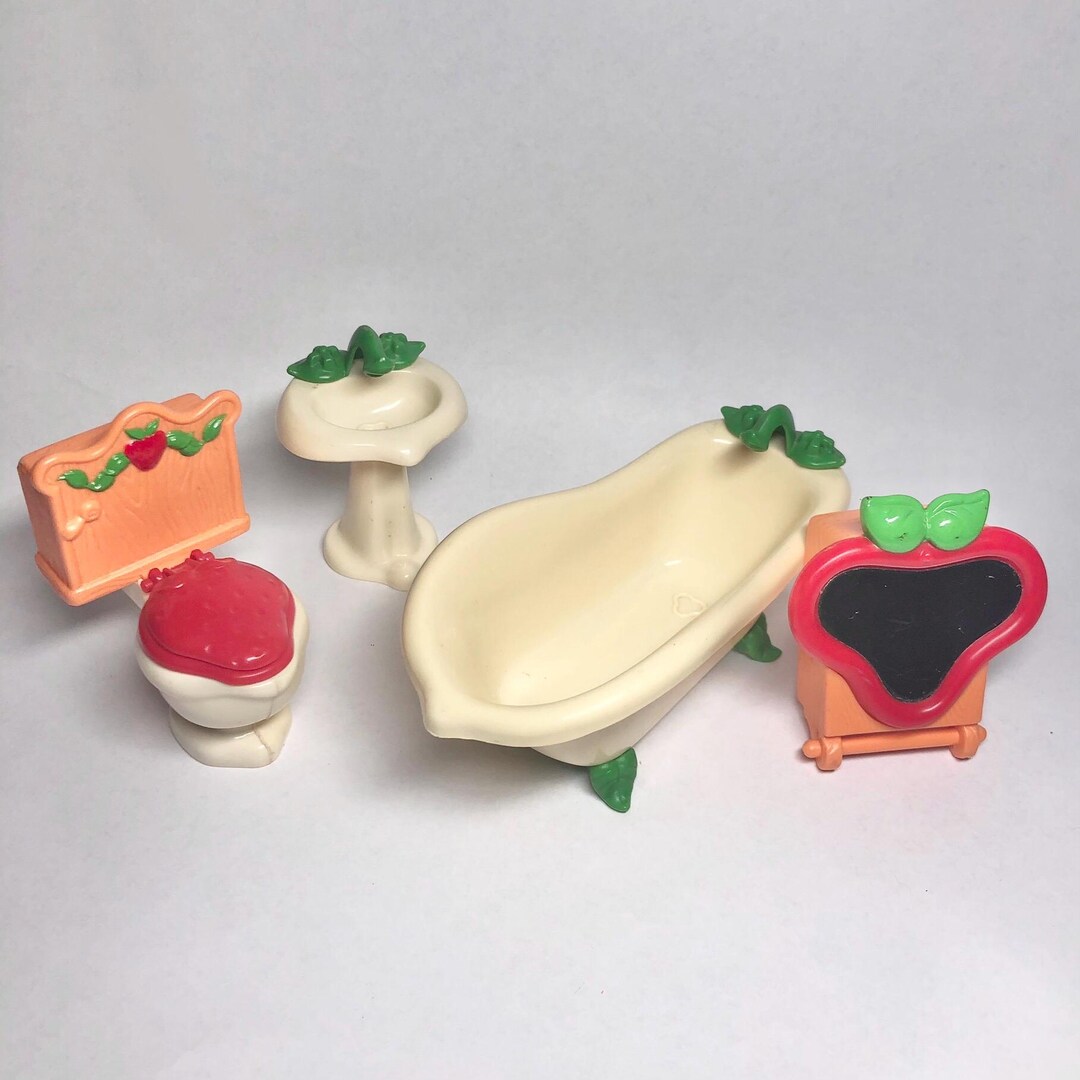 Strawberry Shortcake BERRY HAPPY HOME Bathroom Furniture - 4 Piece Set ...