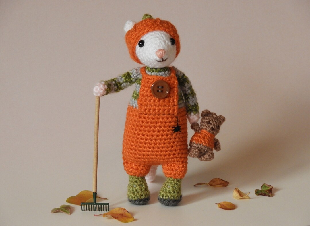 Crochet Mouse Pattern - Pip the Autumn/halloween Mouse, Amigurumi Mouse ...