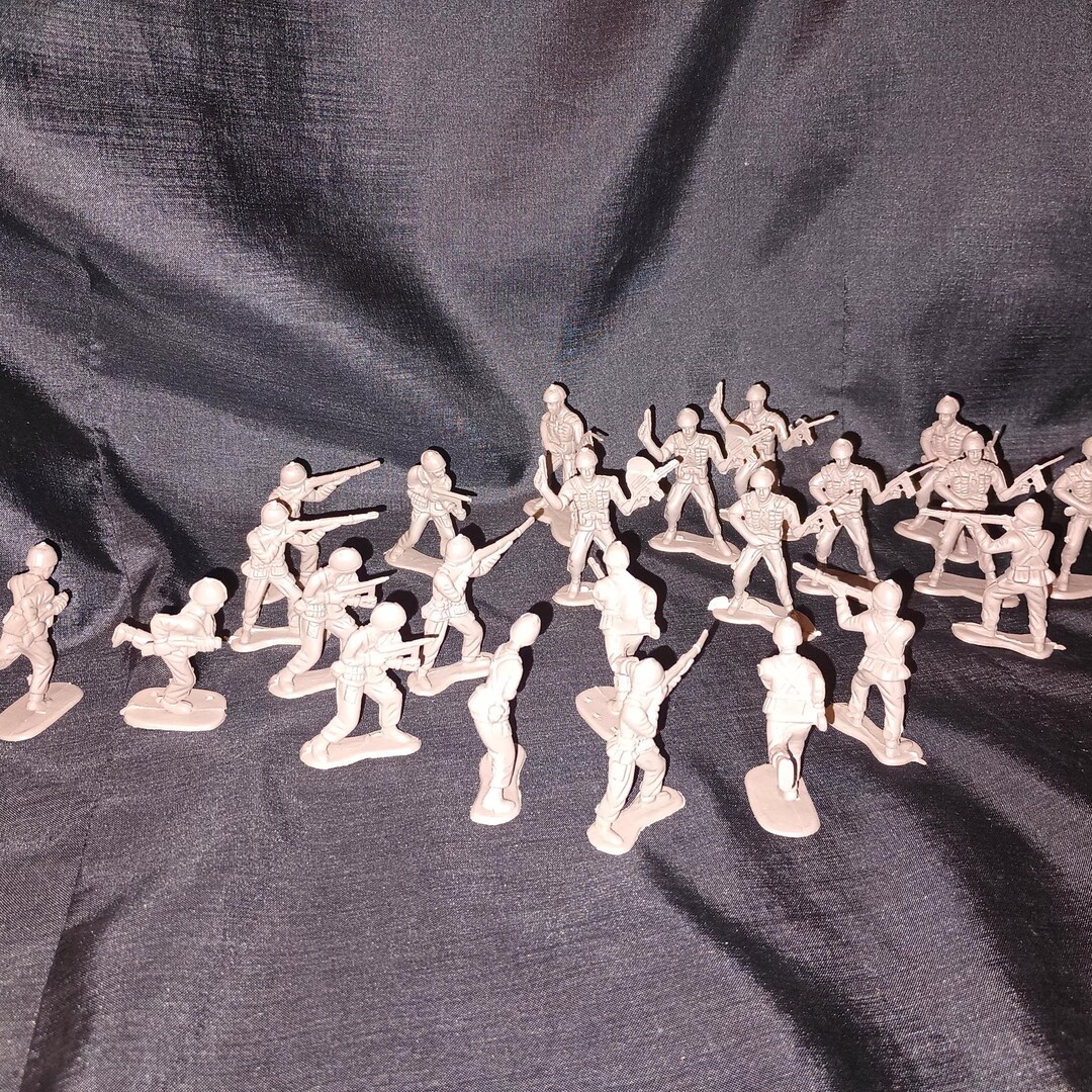 Vintage Plastic Army Men Figures, Lot of 26 Infantry Military Toy ...