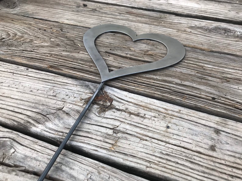 Heart Garden Stake | Metal Heart Garden Stake | Steel Garden Stake ...