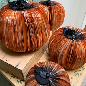 Book Pumpkins CRINKLED PAGES for Fall and Halloween - Etsy