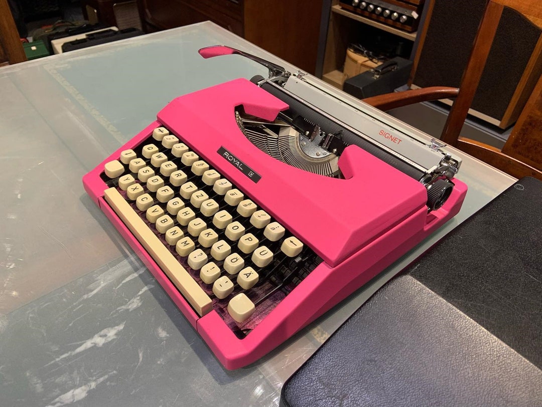Royal MAT PINK Typewriter | Vintage Elegance | Classic Old Typewriter ...