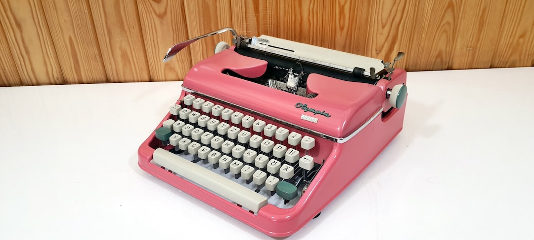 Barbie Flims Color,pink Olympia Monica Typewriter and Pink Bag , Barbie ...
