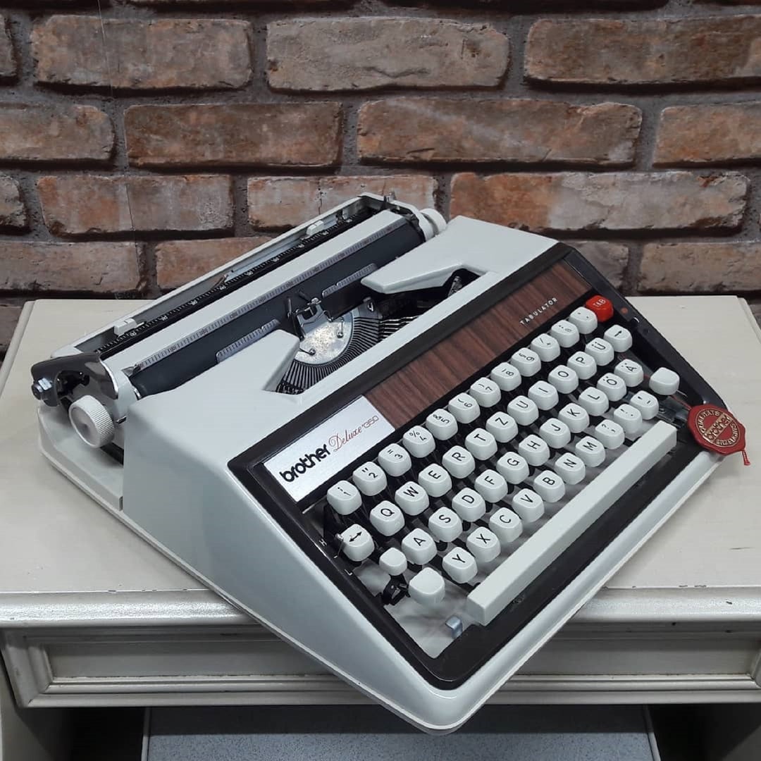 BROTHER DELUXE Typewriter - Etsy