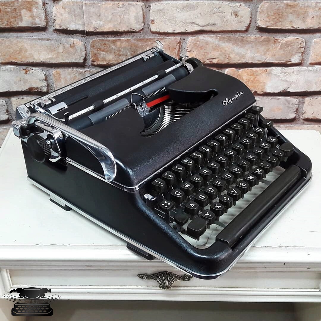 Olympia SM3 Black Typewriter - Premium Gift / Typewriter World / the ...