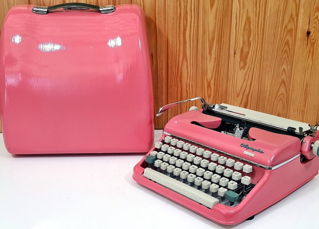 Pink Olympia Monica Vintage Manual Typewriter W/ Matching Bag, Fully ...