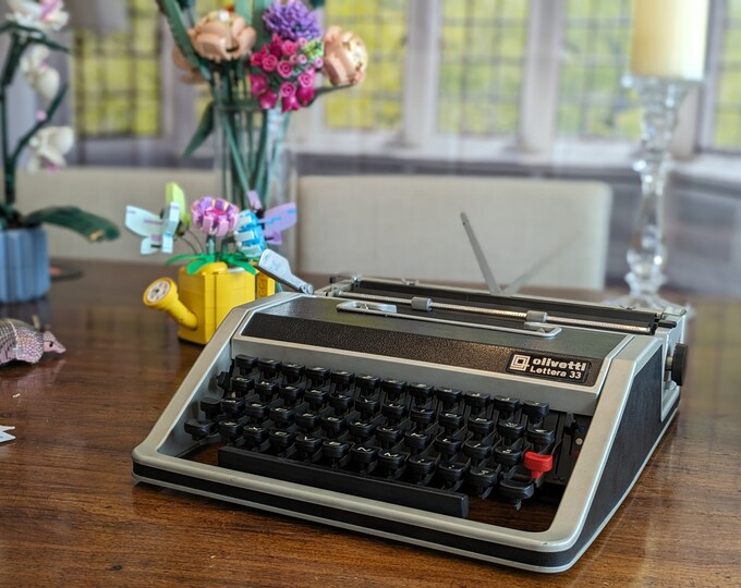 1973 - Rare Cursive Script - Black and Silver - Olivetti Lettera 33 ...