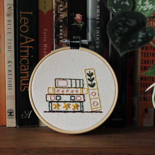 Book Lover Embroidery Pattern / Digital Hand Embroidery / - Etsy