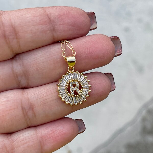 Letter R Necklace - Etsy