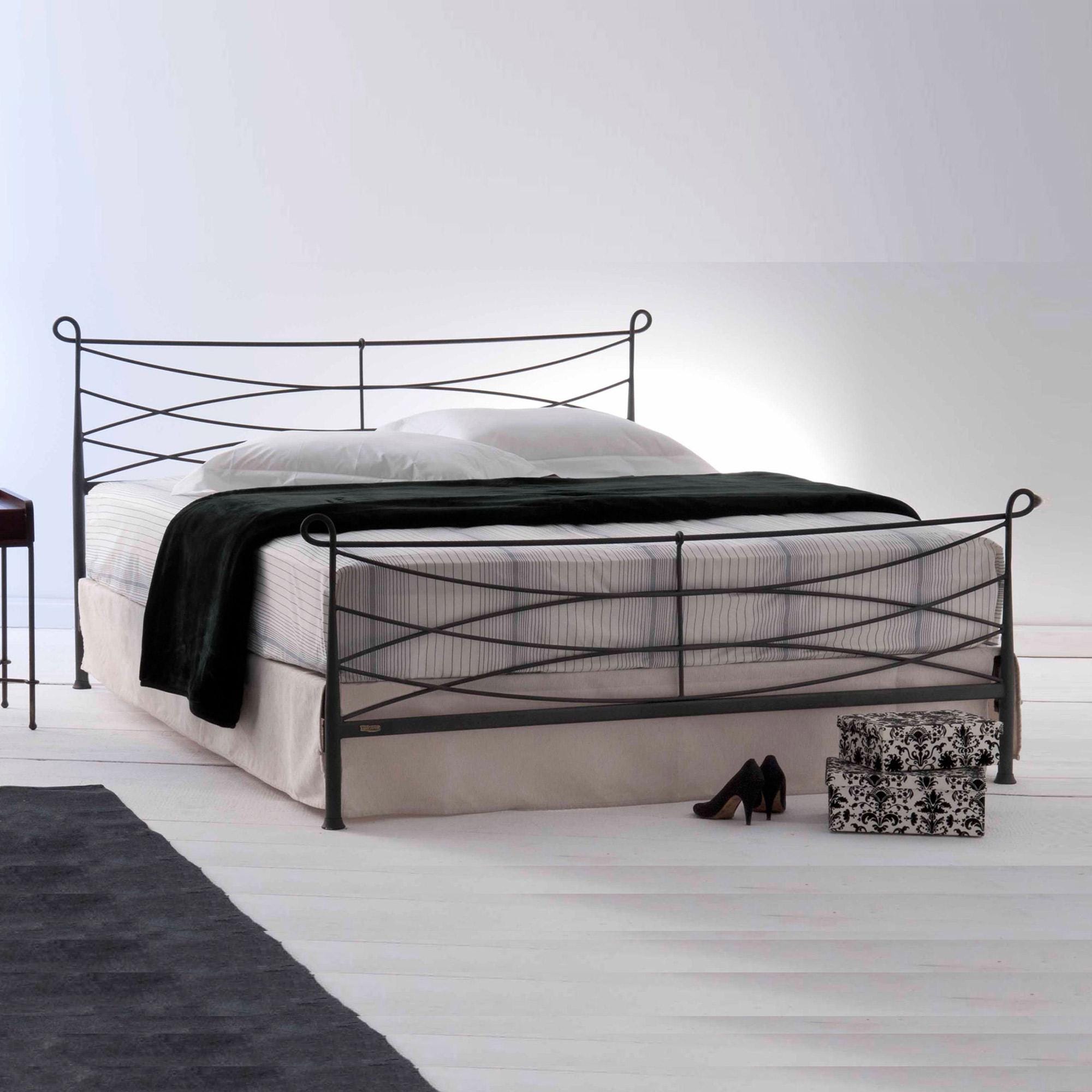 Iron double bed with box store