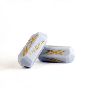 Stone D6 and D4 Dwarf Dice Set for Dungeons and Dragons - Etsy