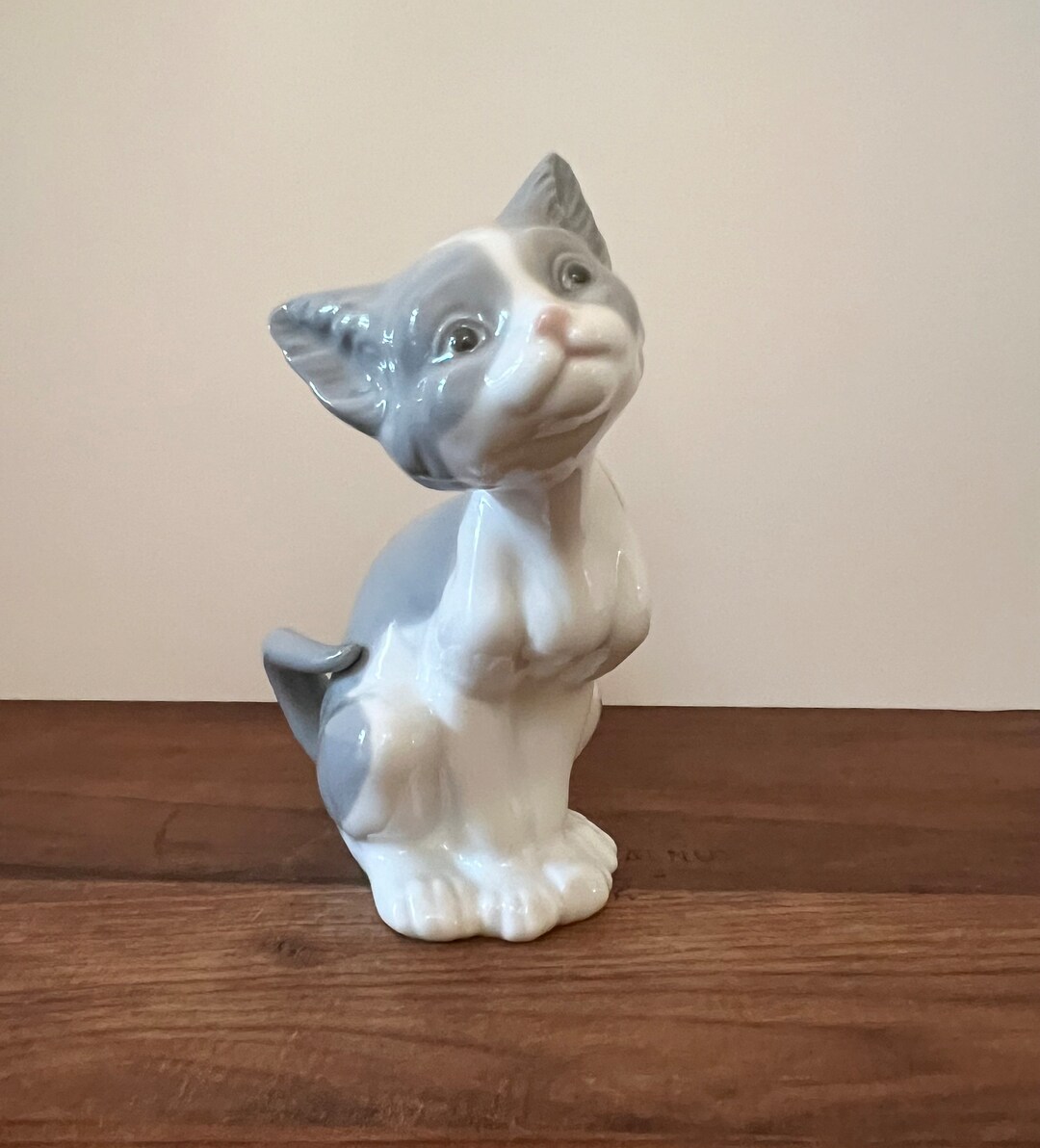 Lladro Gray and White Cat Figurine Made in Spain 1981 Vintage “feed Me ...