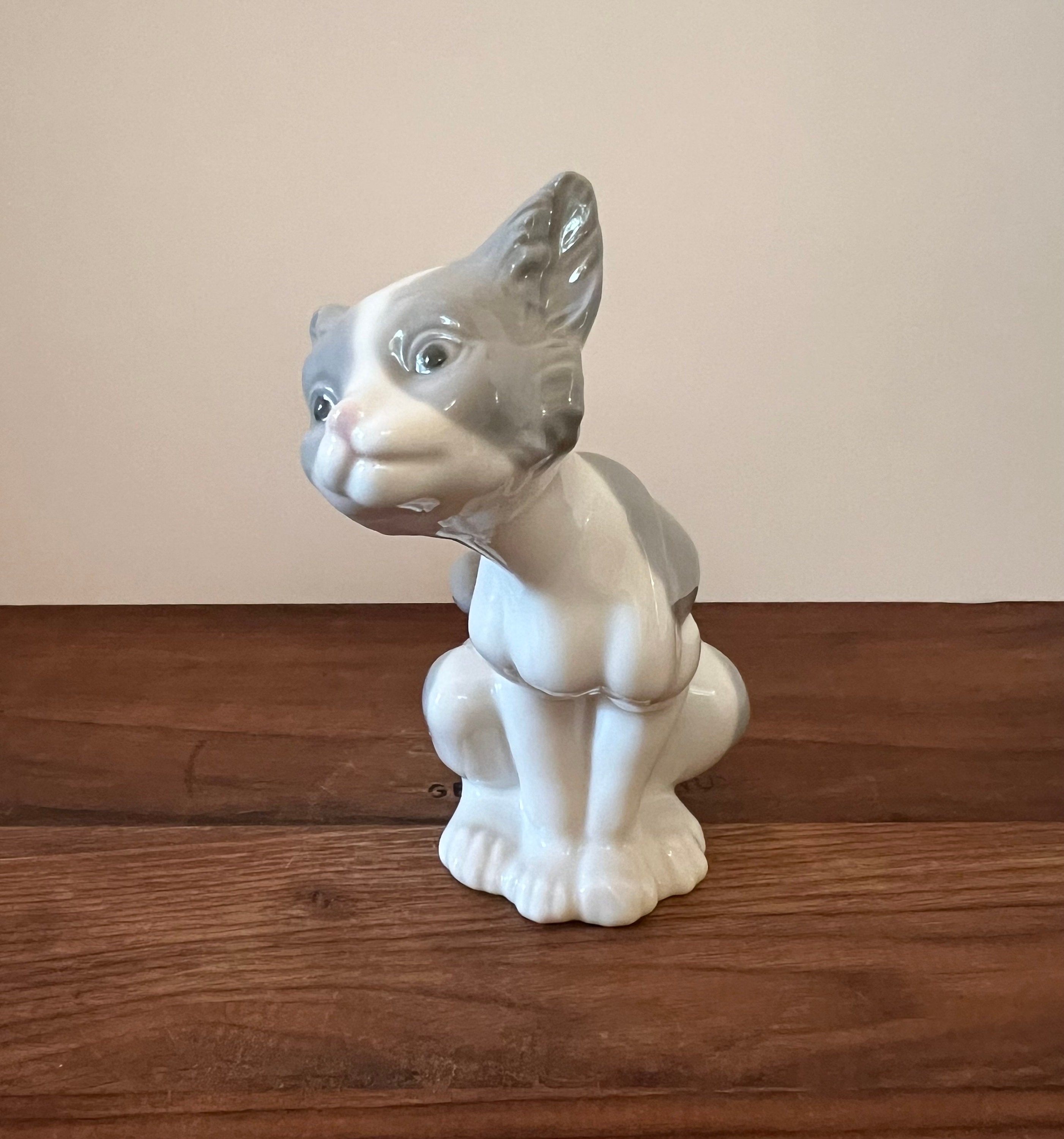 Lladro Gray and White Cat Figurine Made in Spain 1981 Vintage feed Me ...