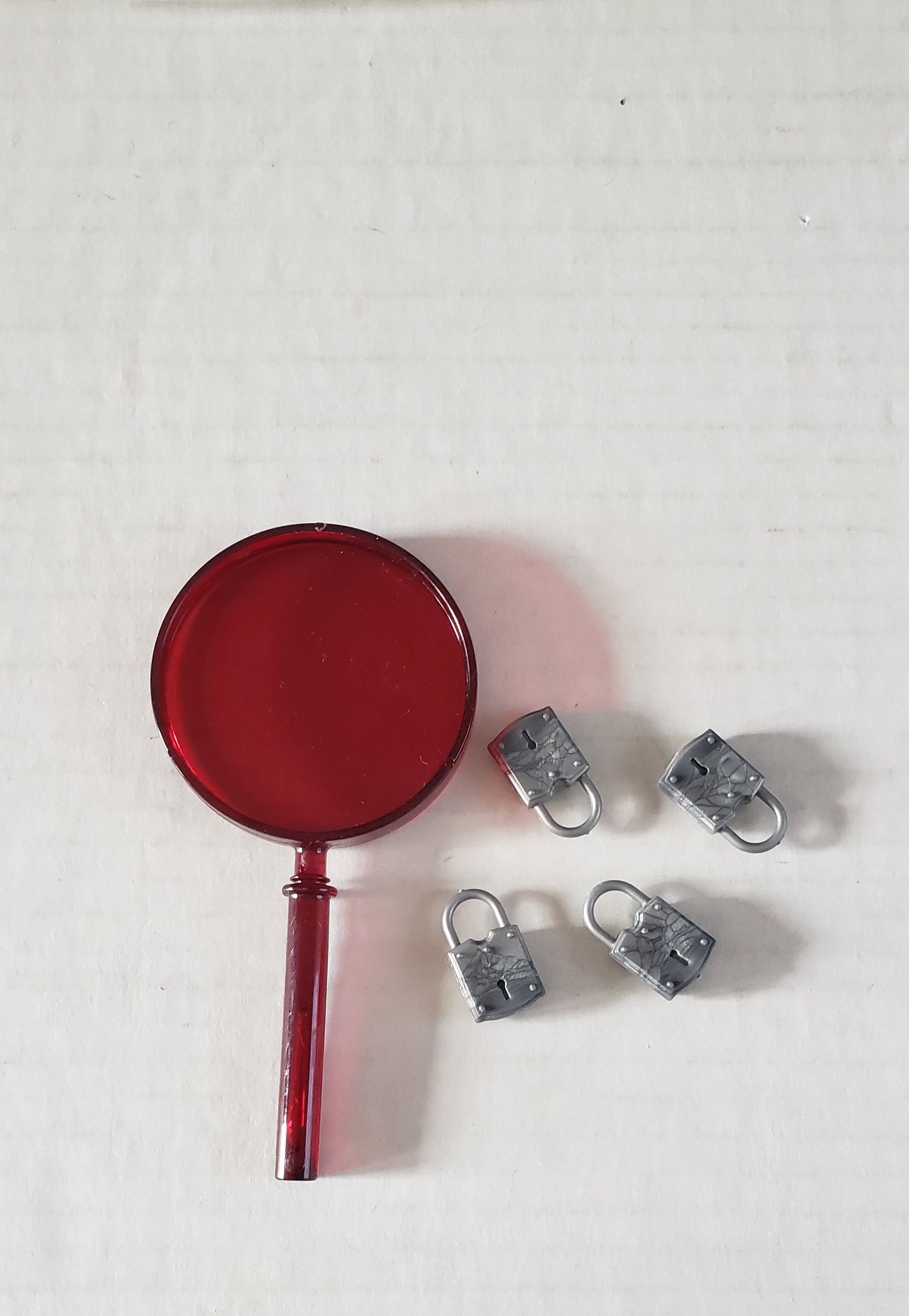 Clue Magnifying Glass