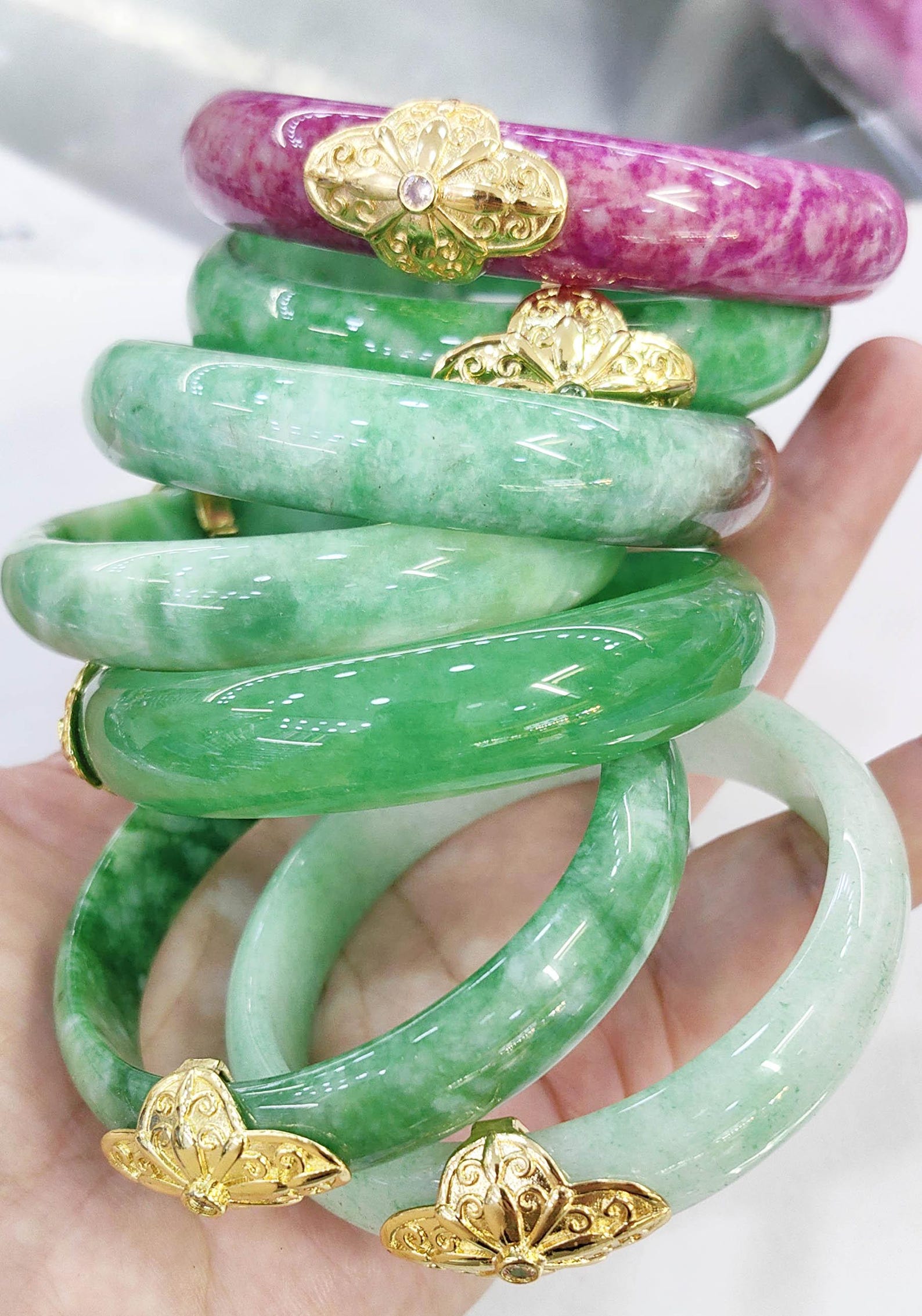 Green Jadeite With 18K Yellow Gold Flower Charm Bangle-burmese Apple ...
