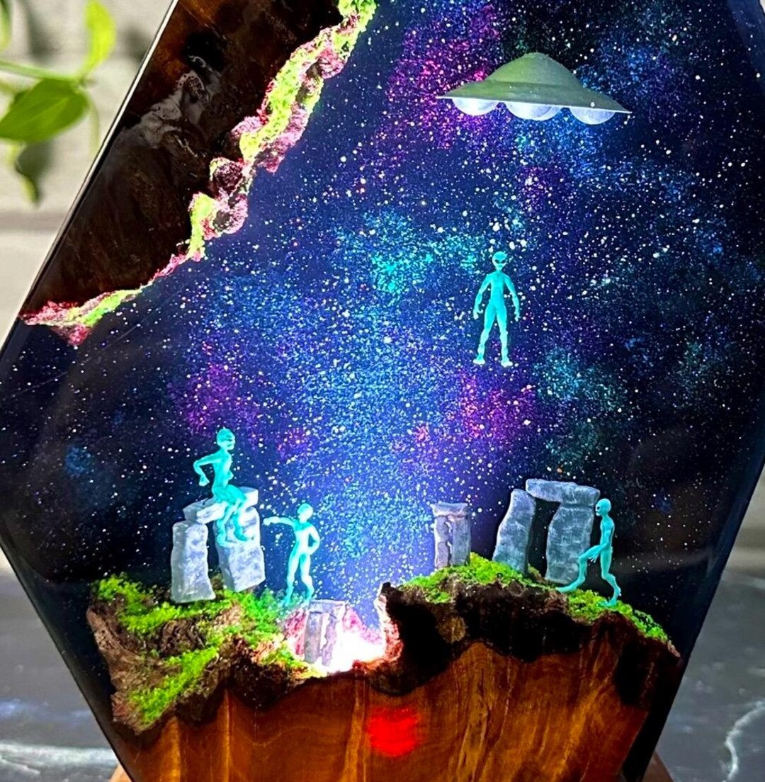 Aliens and Stonehenge Resin Lamp, Space Galaxy Resin Night Light, UFO ...