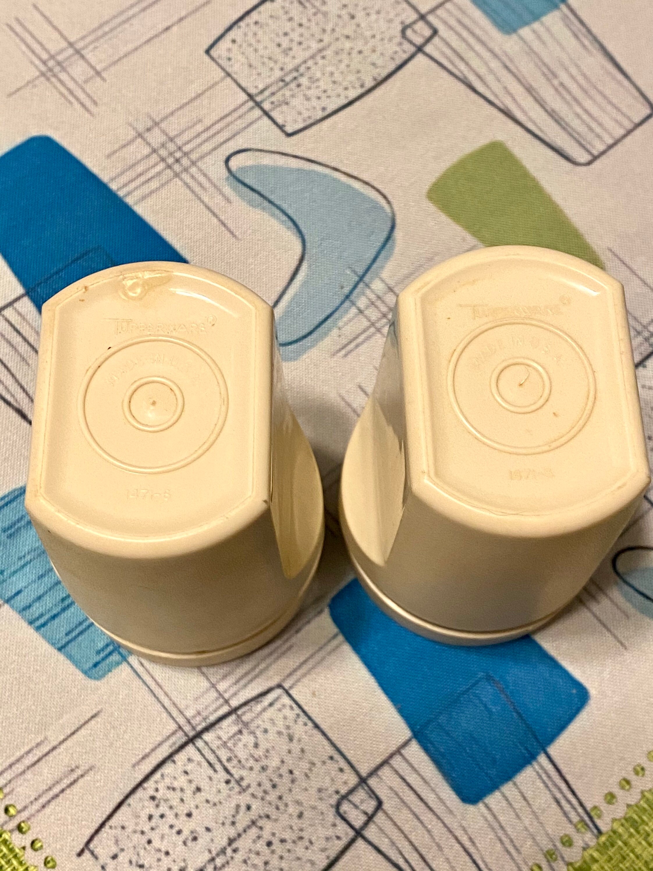 Vintage Tupperware Salt and Pepper Shakers Rotating Lid 1471 | Etsy