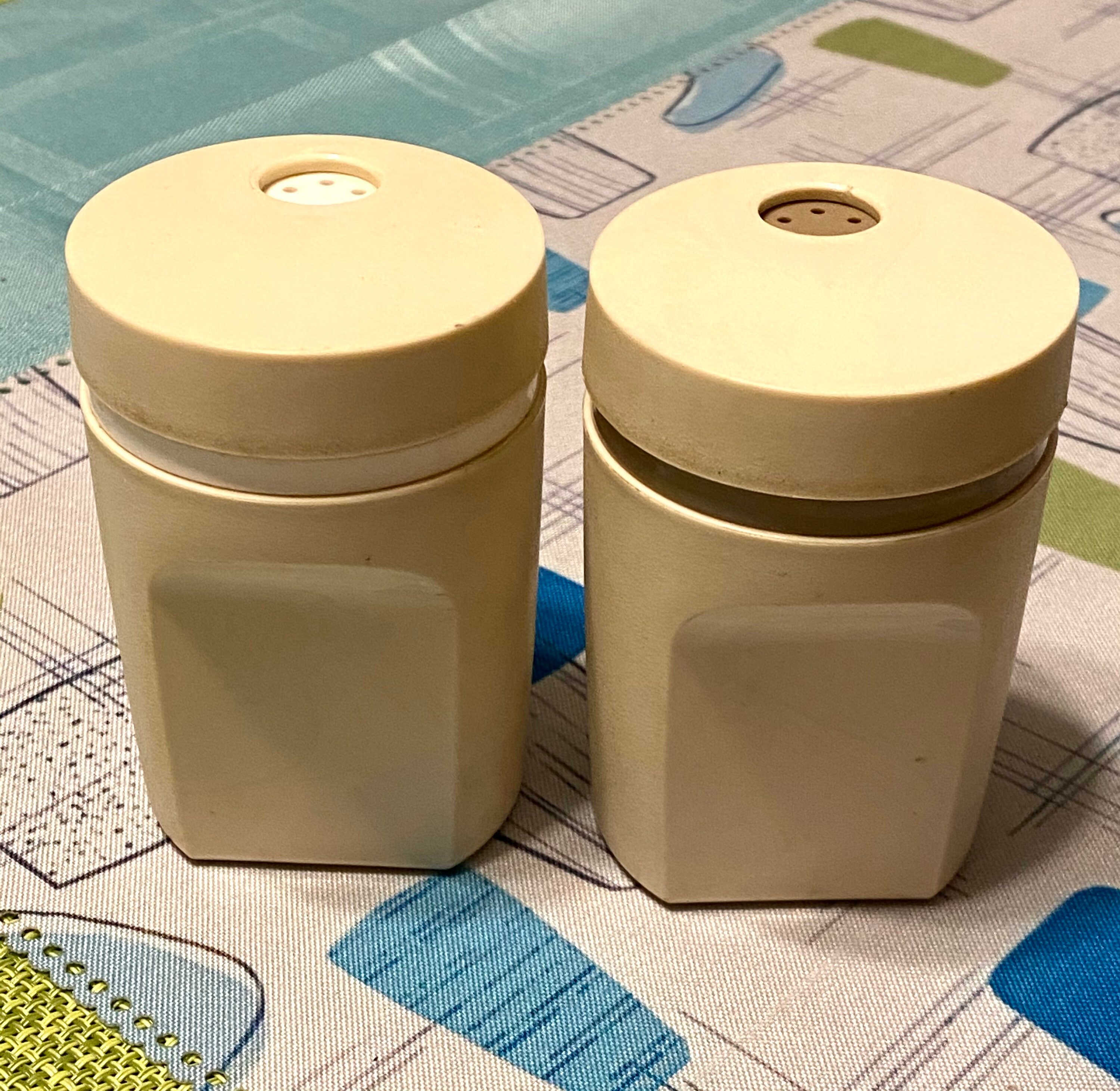 Vintage Tupperware Salt and Pepper Shakers Rotating Lid 1471 | Etsy