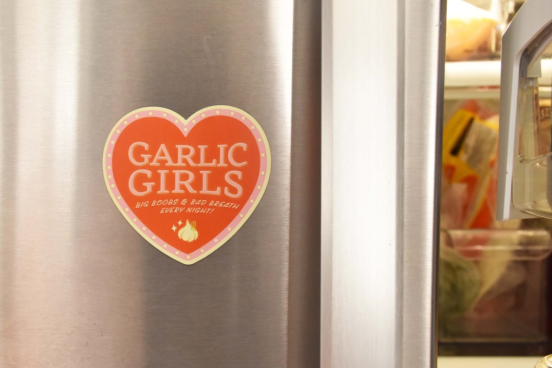 Garlic Girls Magnet - Vintage Sign Inspired Fridge Magnet for Home Chef ...