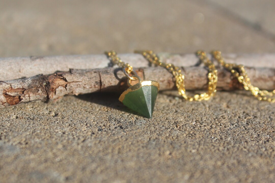 SERPENTINE DARK GREEN Pendulum Gemstone Necklace, Pantone Color 2022 ...