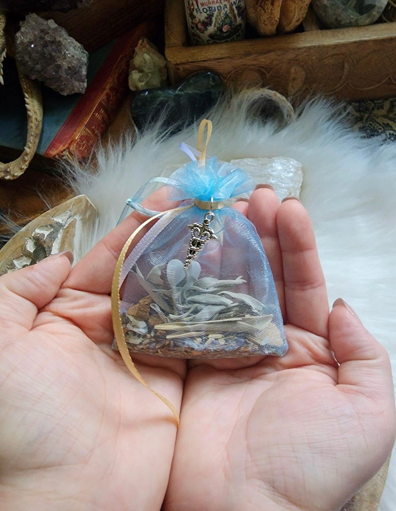 Healing Mojo Bag: Hoodoo Spells, Herbs & Crystals - Etsy