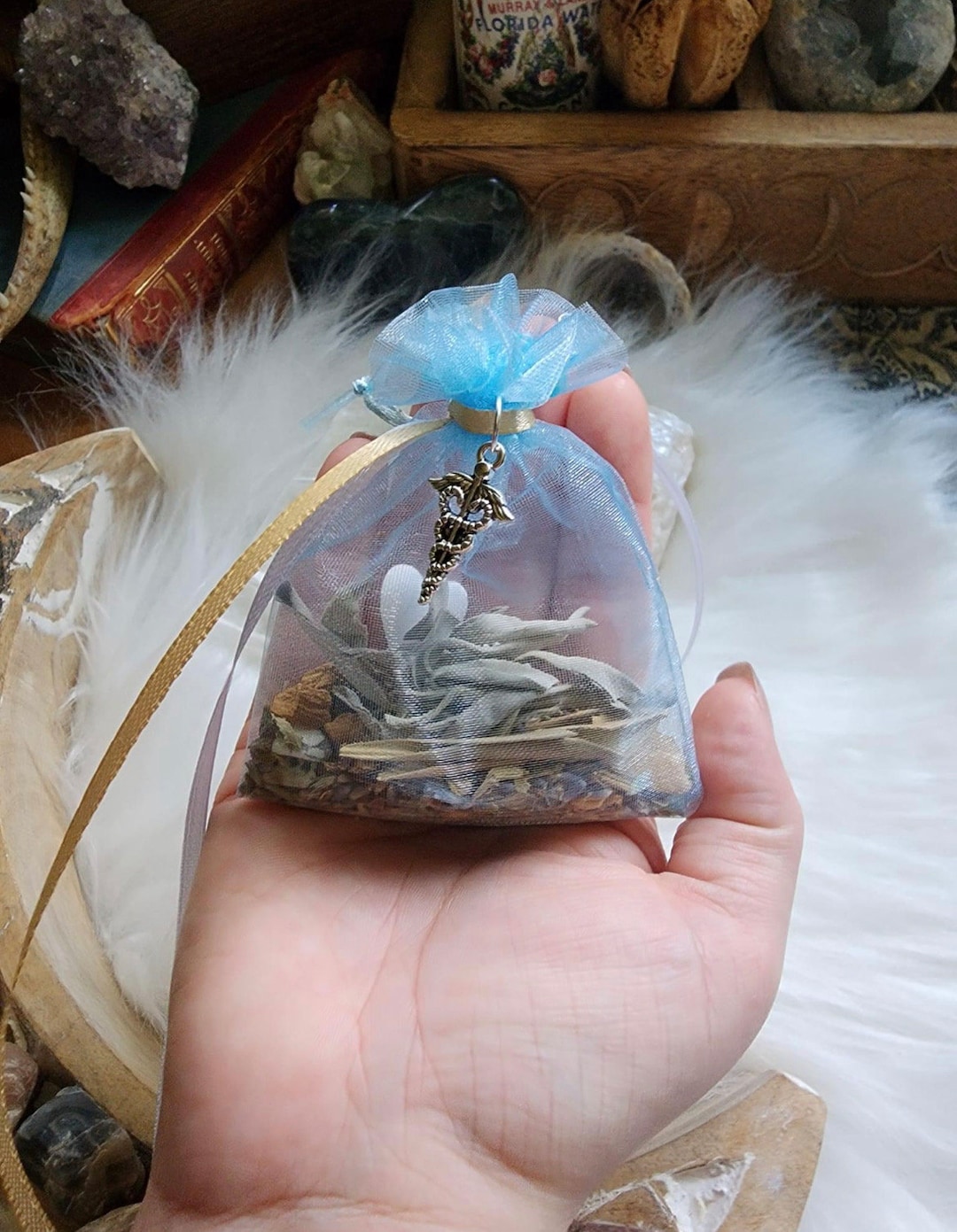 Healing Mojo Bag- Hoodoo, Herbs & Crystals - Etsy