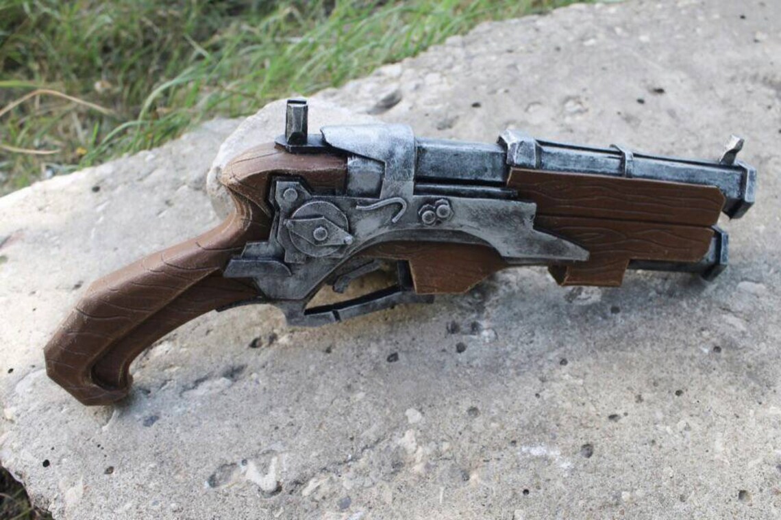 Corvo Attano gun. Dishonored | Etsy