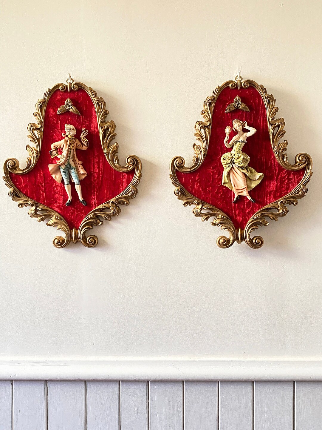 Vintage Wall Plaques: Victorian Couple Red Velvet With Resin Art. - Etsy