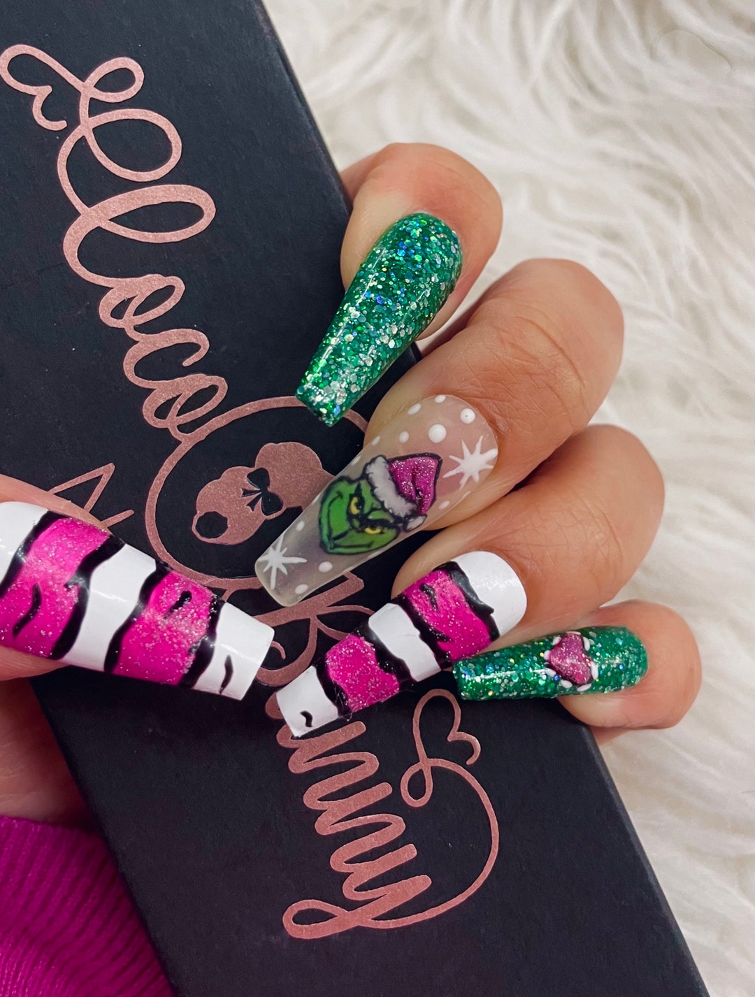 The Grinch in a Hat Set Press on Nails Stole Christmas Pink Grinch ...