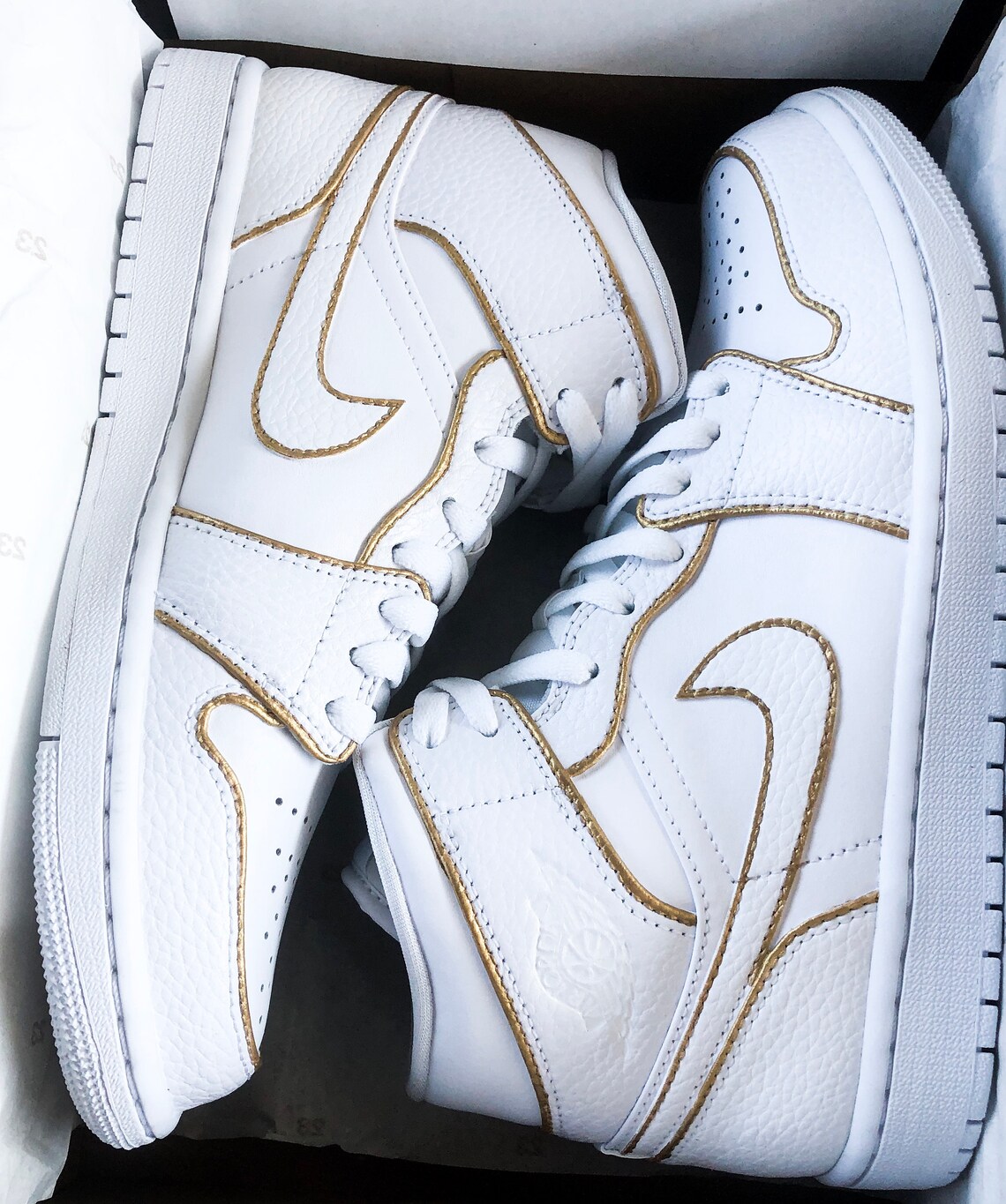 Custom Jordan 1 Mid Gold Outline - Etsy