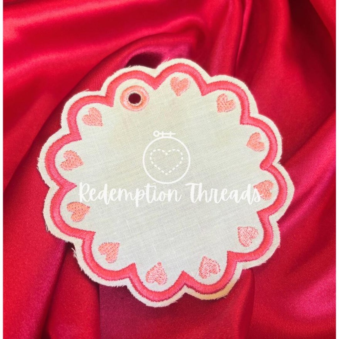 ITH Scalloped Circle Bag Tag Hearts Embroidery Design, Valentines Day ...
