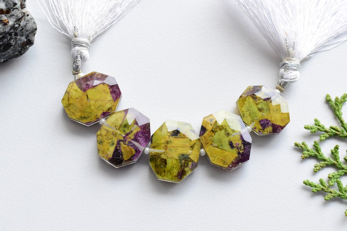 5pc COMPOSITE STICHTITE & CRYSTAL Faceted Triplet Geometrical Crown Cut ...