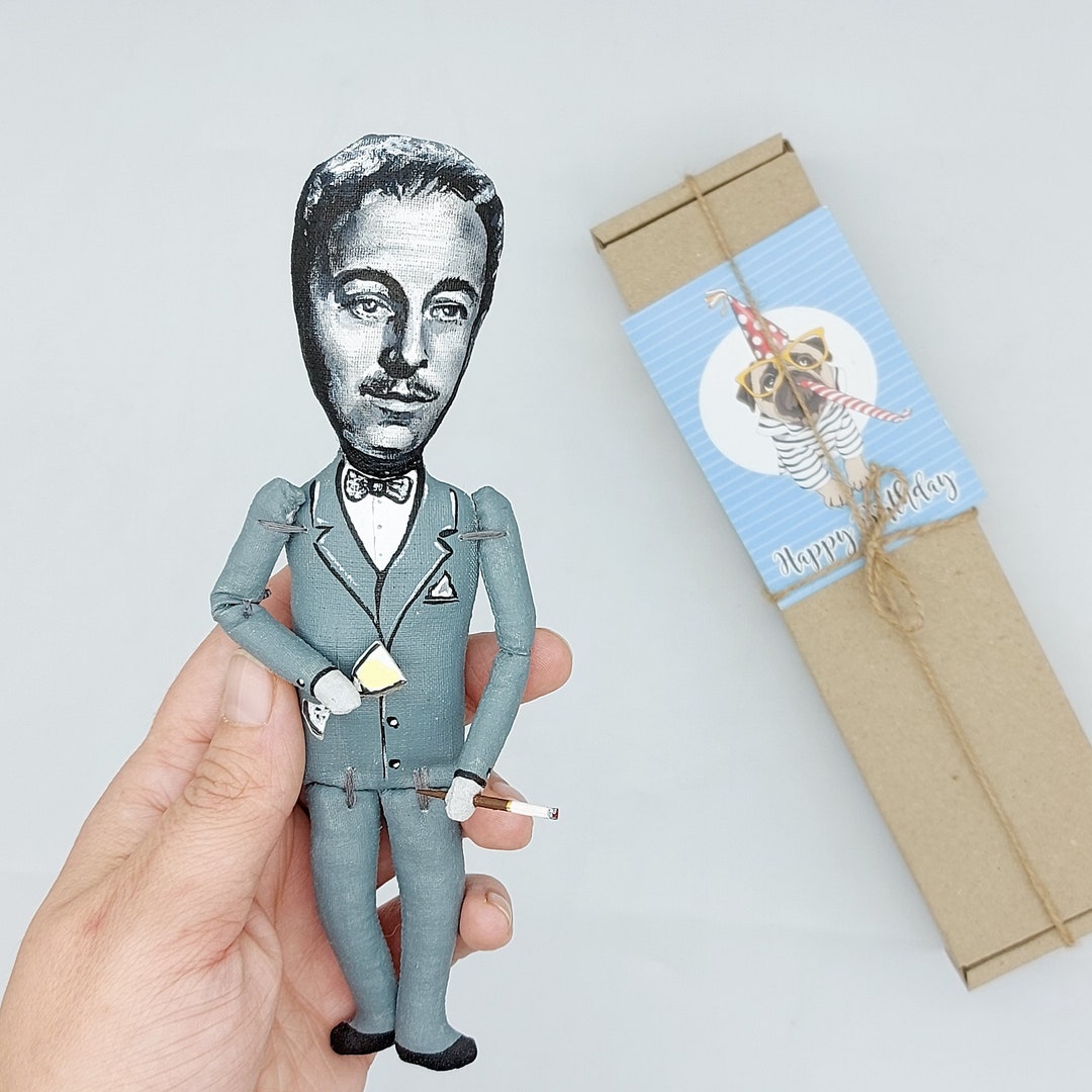 Tennessee Williams Figure, American Playwright, Screenwriter - Writers ...
