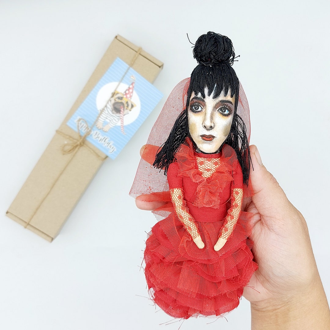Lydia Deetz Figurine in Gothic Red Wedding Dress - Tim Burton Scary ...