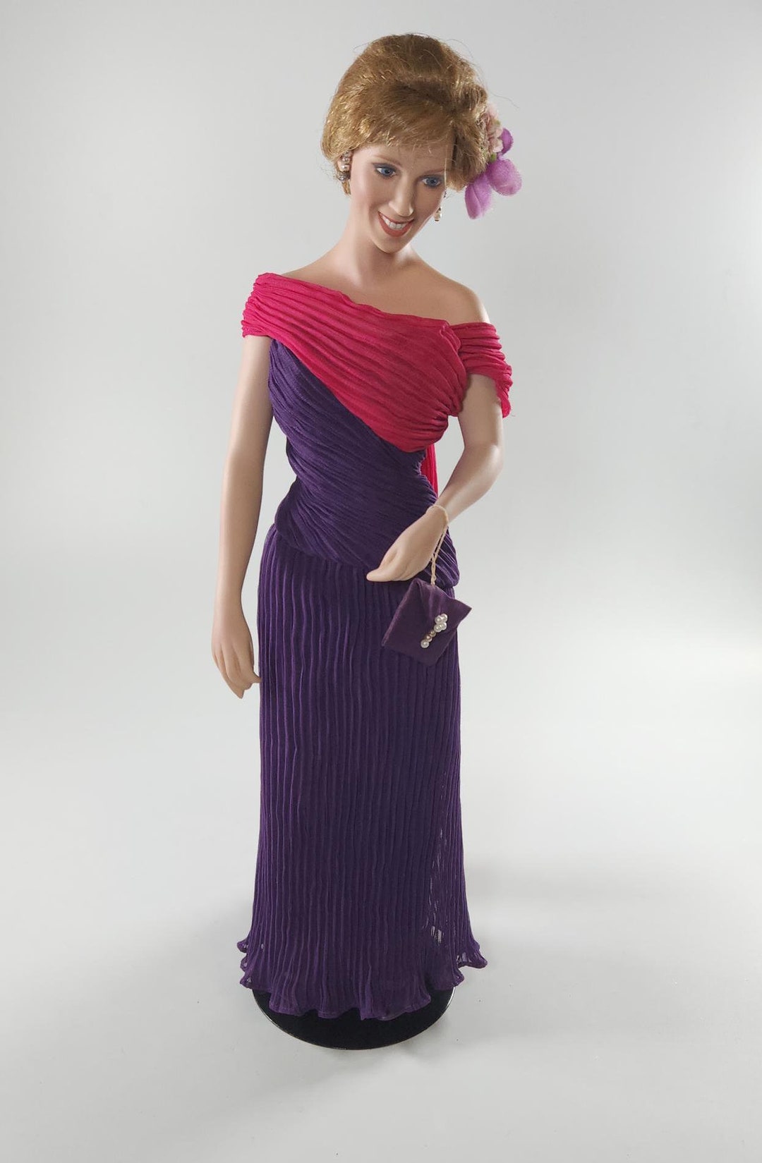 Princess Diana Porcelain Doll in Thailand, "her World of Fashion ...
