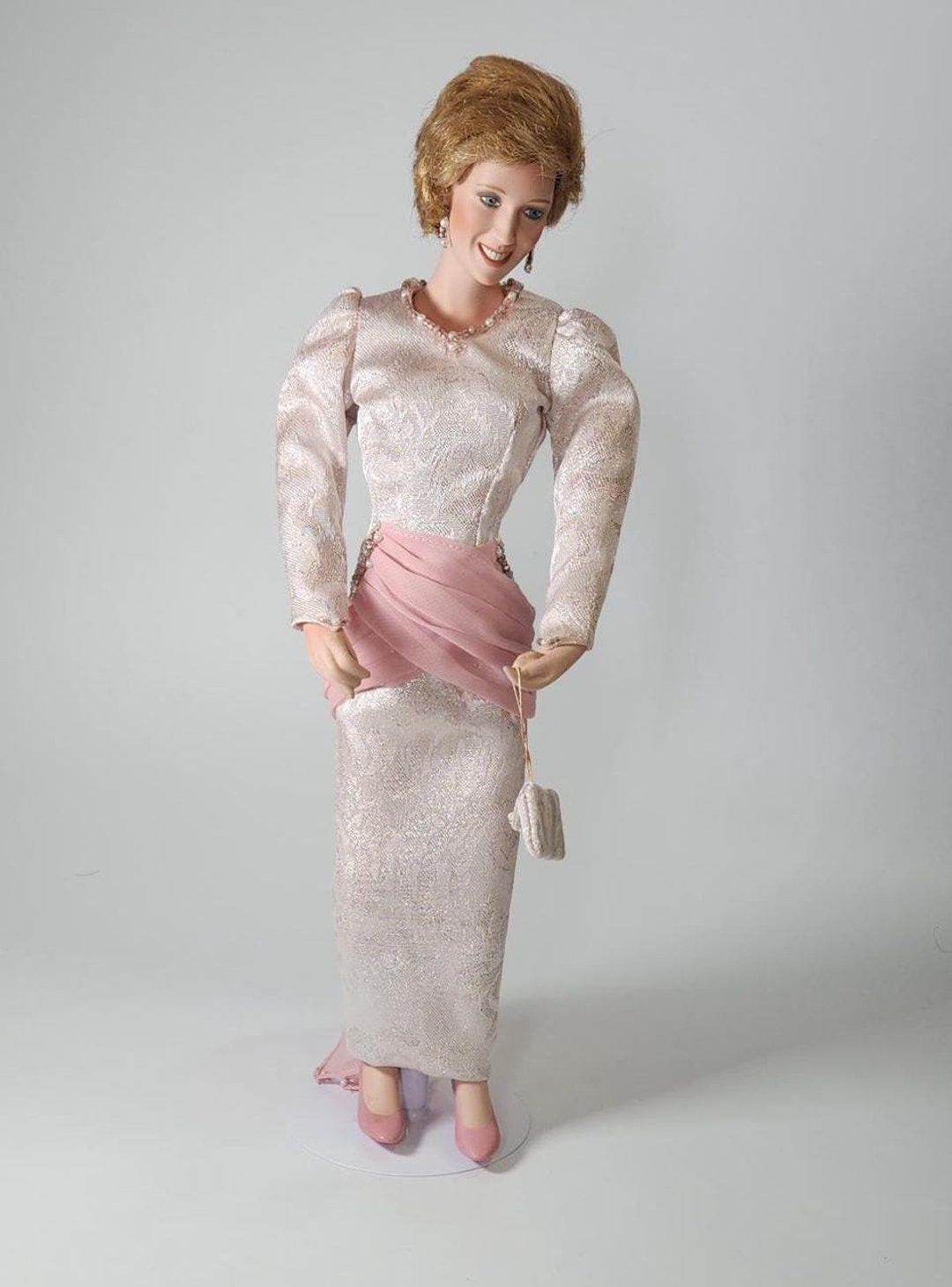 Princess Diana in Bahrain, "her World of Fashion" Collection, Princess ...