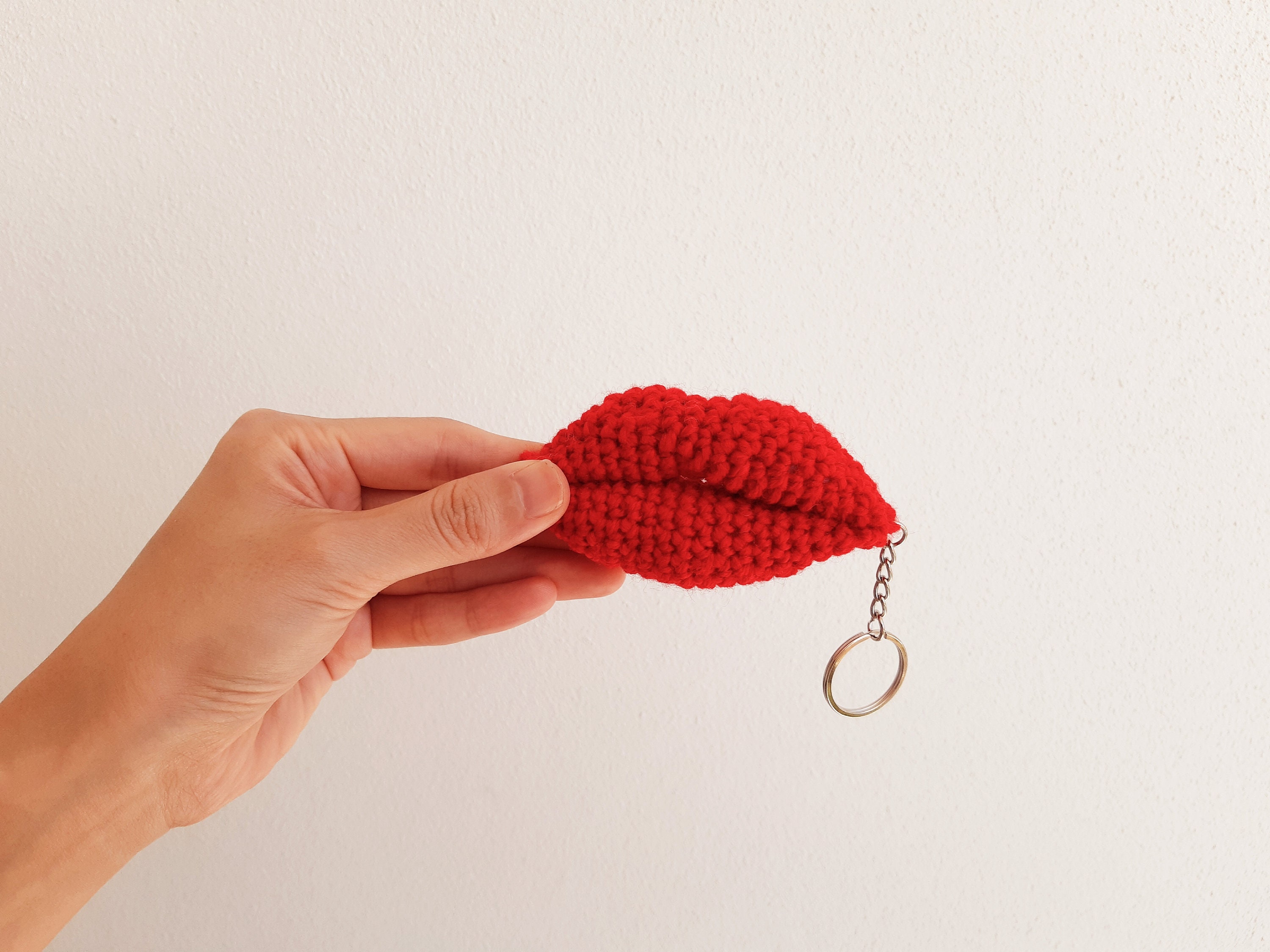 Crochet red lips keyring kiss keychain red lips | Etsy