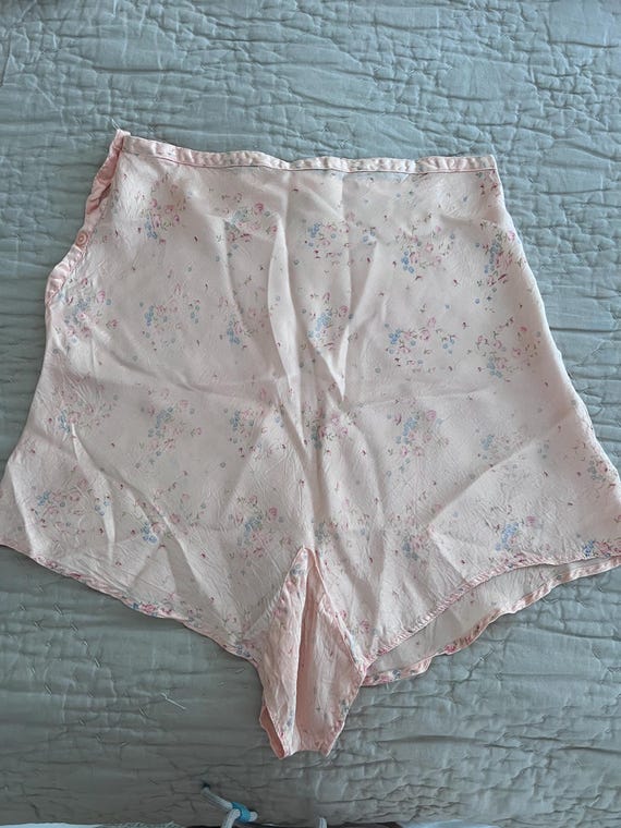 Vintage- 1940s Darling Pink Floral Tap Shorts, linger… - Gem