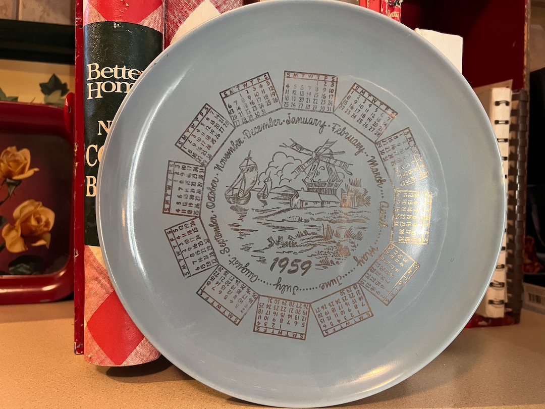 Vintage Taylor Smith Taylor Versatile Blue 1959 Calendar Souvenir Plate ...