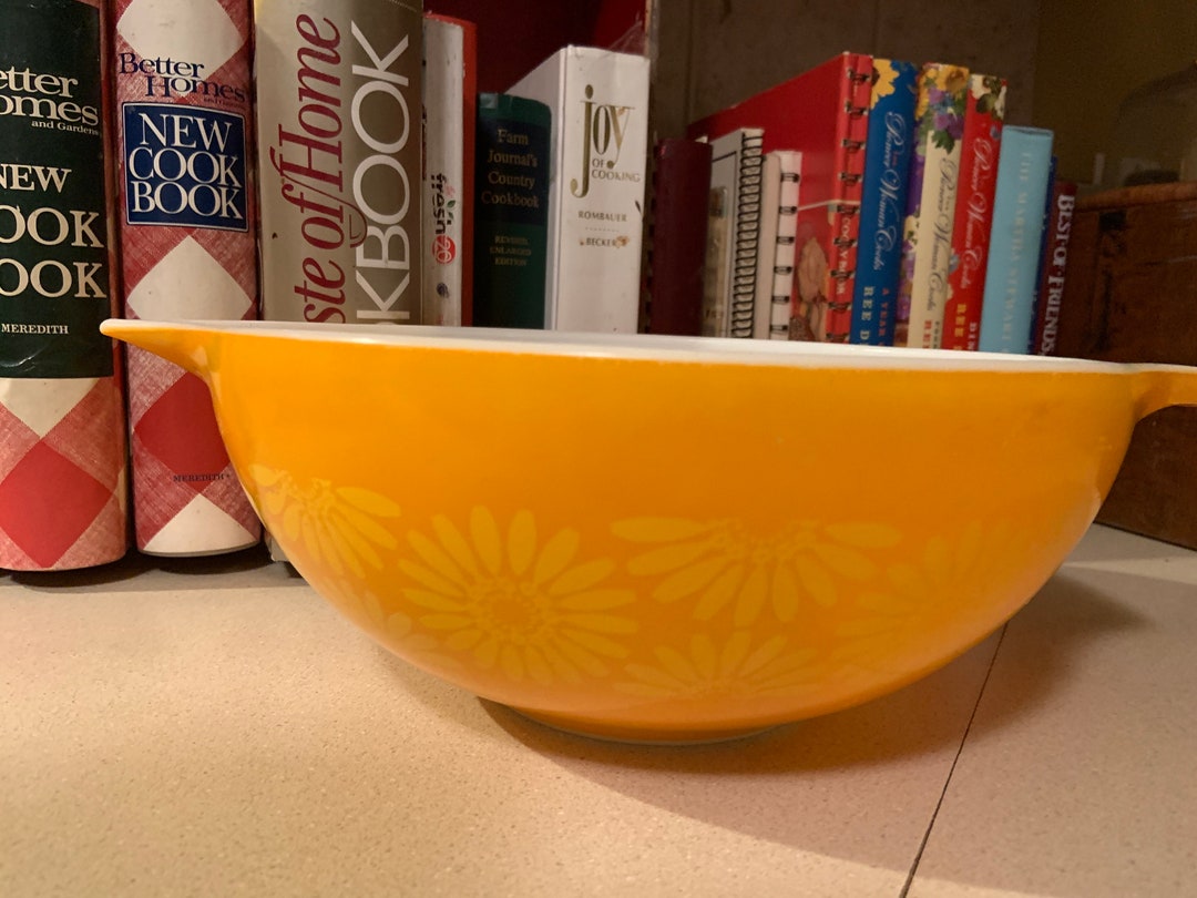 Vintage Pyrex Daisy Cinderella Nesting Mixing Bowl-large - Etsy
