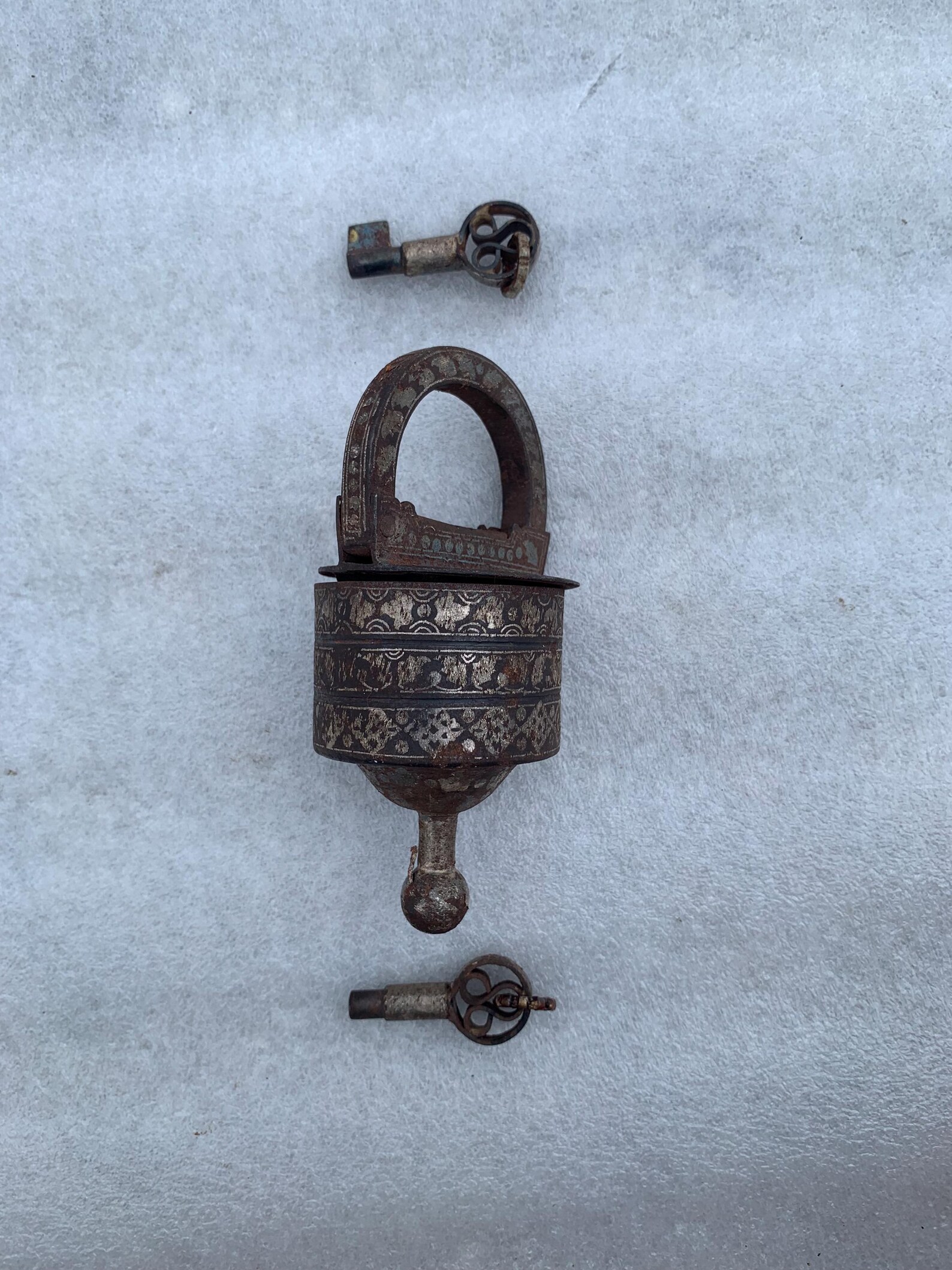 Vintage Padlock, Puzzle 2 Key Lock, Round Work Iron Padlock, Handmade ...