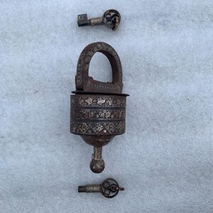 Vintage Padlock, Puzzle 2 Key Lock, Round Work Iron Padlock, Handmade ...