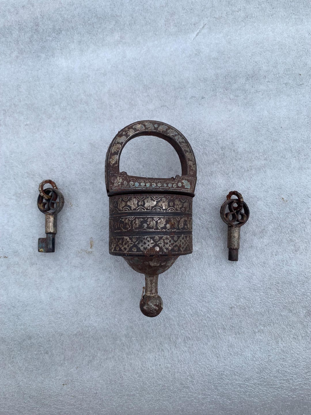 Vintage Padlock, Puzzle 2 Key Lock, Round Work Iron Padlock, Handmade ...