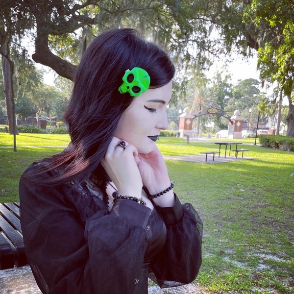 Alien Skull Pin - Etsy