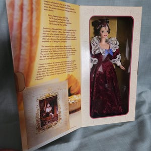 Sentimental Valentine Barbie, Hallmark Special Edition N(RFB) - Etsy