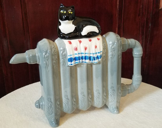 Cat Sitting on Top of a Radiator Slim Teapot, Vintage - Etsy